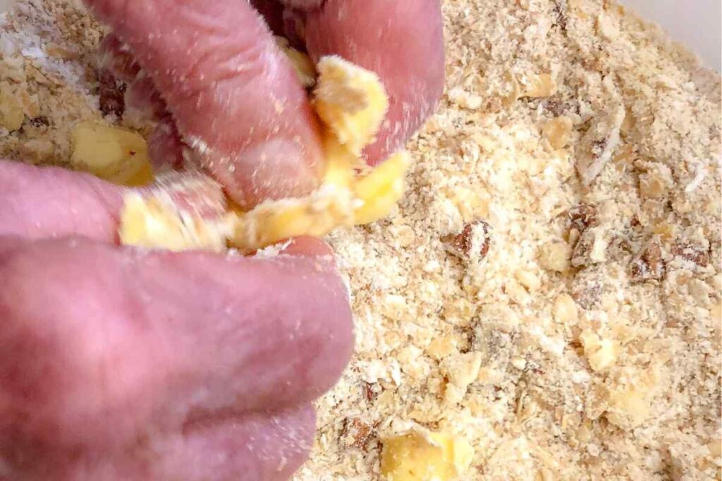 Make Apple Crumble With Kids - The Foodies